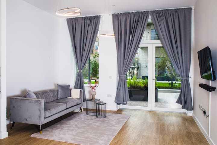 Chic Urban Oasis - Barking