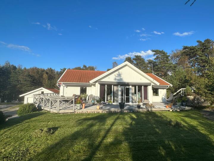 Modern Villa I Ogenerat Läge - Henån