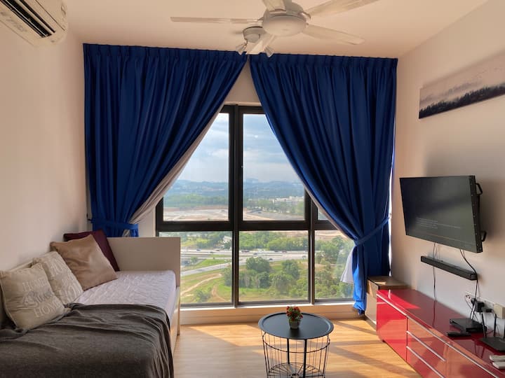 Modern 7-pax Retreat Steps From Ioi City Mall - Putrajaya
