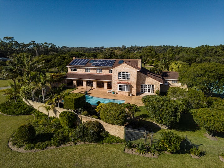 Flanders-south: Large Villa With Pool - Port Elizabeth