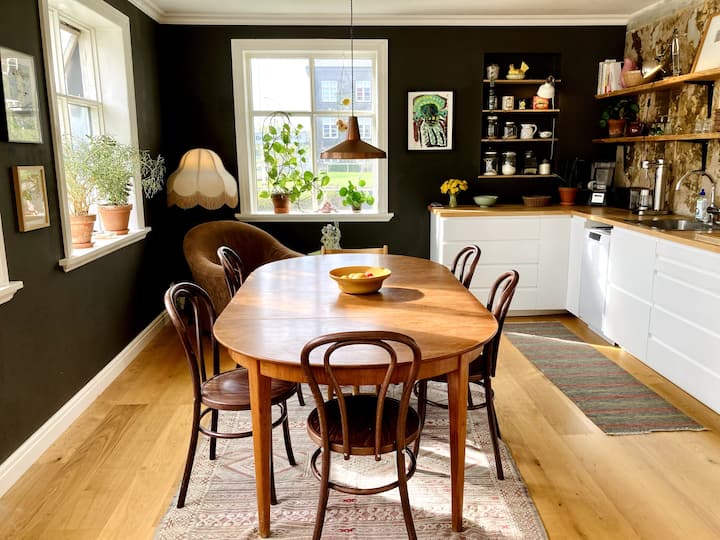 A Perfectly Located Spacious Bright Family Home - Reikiavik