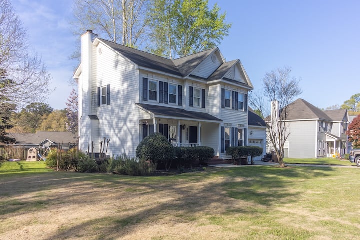 Spacious Home: Fire Pit, Fishing Pond, In Town! - Aiken, SC
