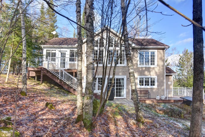 Peaceful And Private 4 Bed Home In Mont-tremblant - Mont-Tremblant