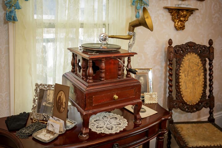 Timeless On Tenth - Splash Pad, Fishers