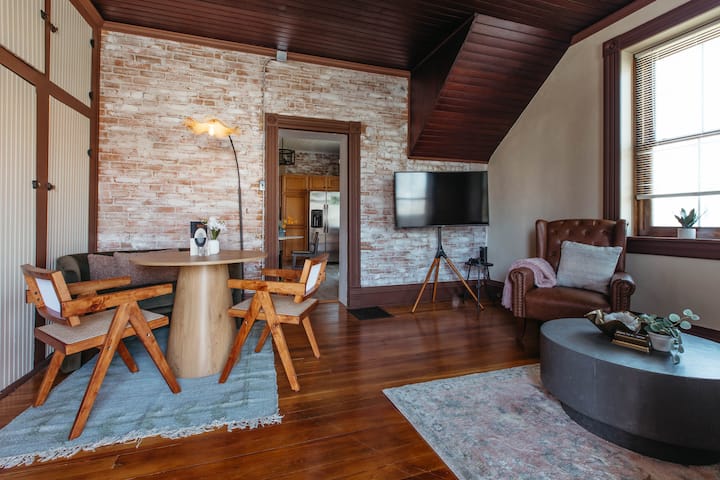 Elegant 3br In The Heart Of Historic Ste Genevieve - Evansville, IL