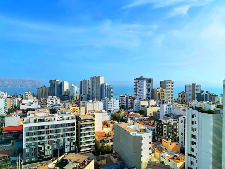 Apartamento Exclusivo En Miraflores / Vista Al Mar - Peru