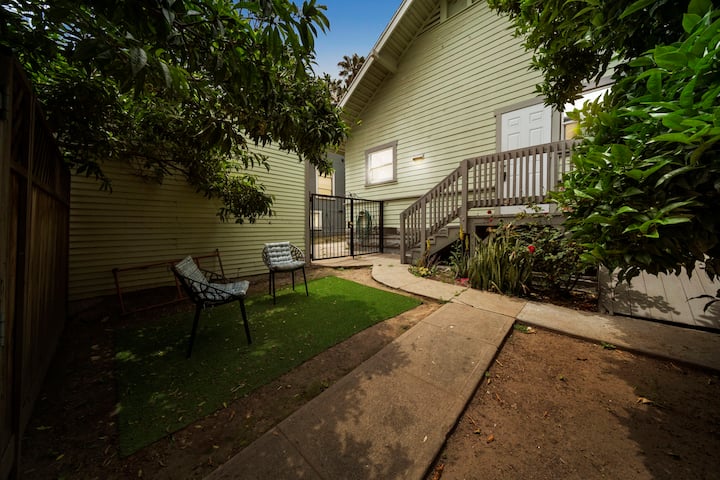 Modern Comfort! 4br Beach + Downtown Getaway - Long Beach, CA