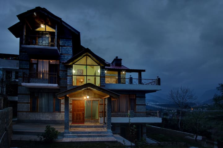 A Cozy Family Villa, Manali. - Manali
