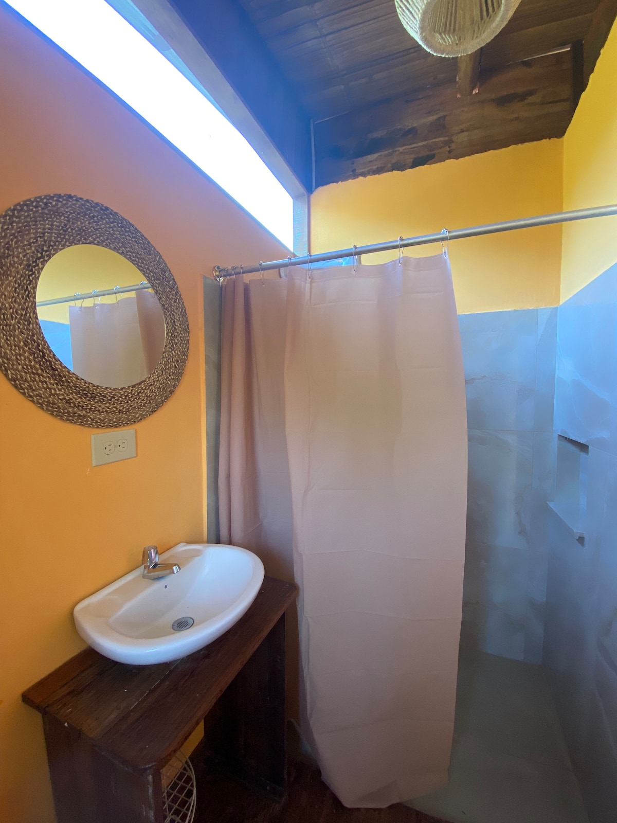 Casa Mar : chambre Mango - Appartements à louer à Curia, Santa Elena ...