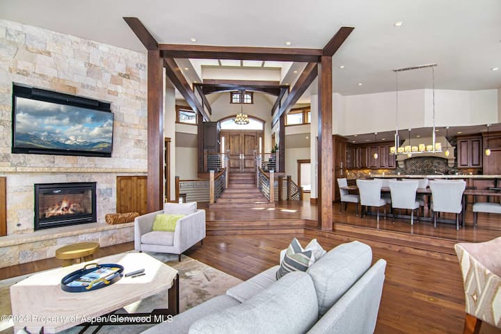 Luxury Ski-in / Ski-out Home - Snowmass Village, CO
