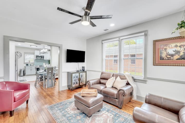 Modern & Private Savannah Retreat Near Riverfront! - Savannah, GA