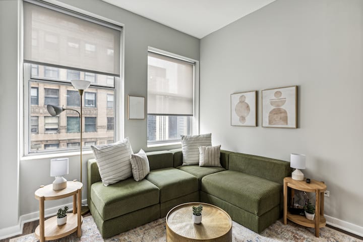 Comfy 2br-2bth, Ideally Located! - Chicago, IL