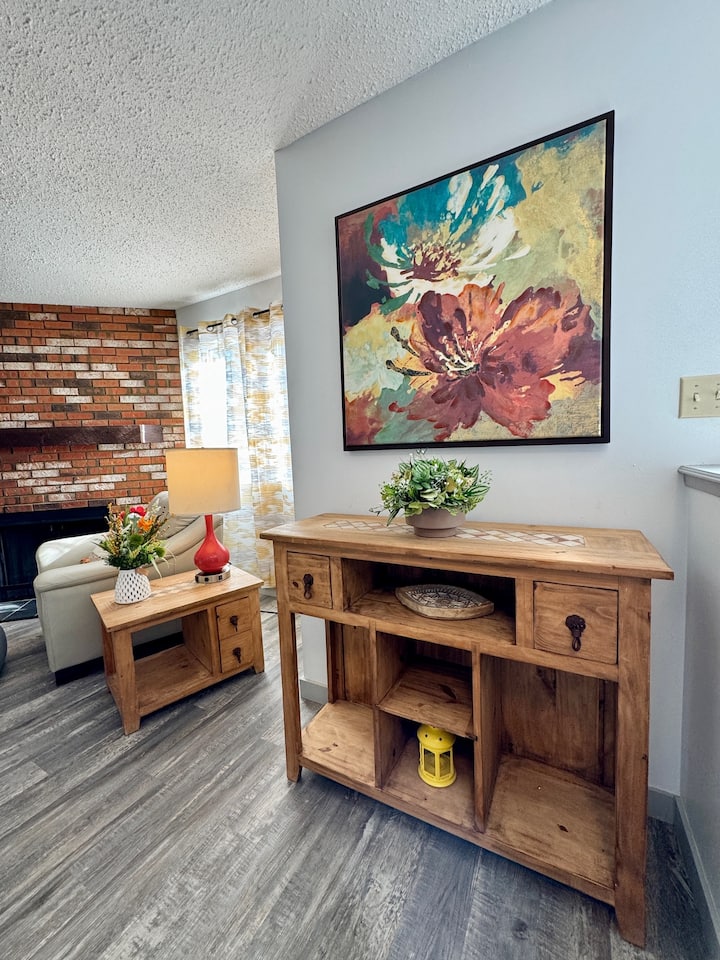 Spacious 4bdr Townhouse - Edmonton, Canada
