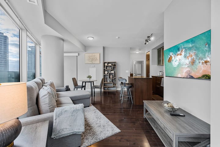 Waterfront/ent District - 2bdrm + Free Parking - Toronto