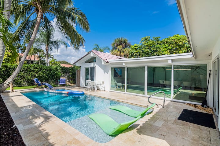 Private Pool Home, Gated Jupiter Beach Community - Jupiter, FL