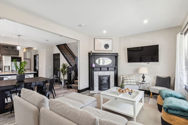 Stylish 4br Home • Close To Hospitals + Downtown - Cleveland