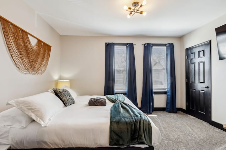 Modern 4br Gem: Minutes To Cleveland Clinic - Cleveland, OH