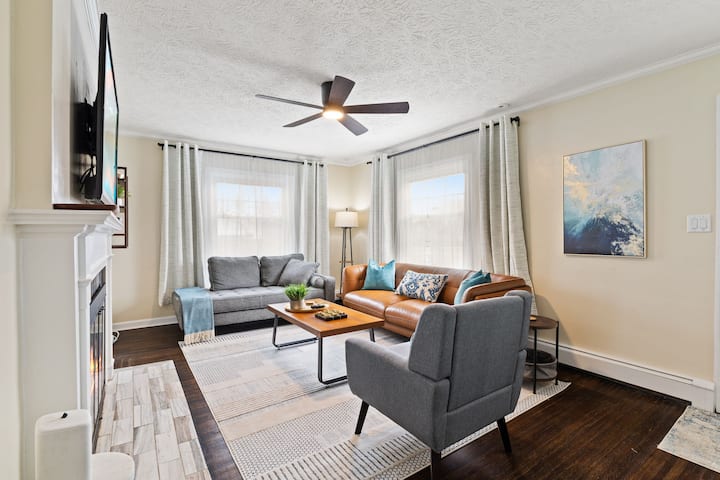 Entire House In Speedway! Pool~big Yard~king Beds - Indianapolis, IN