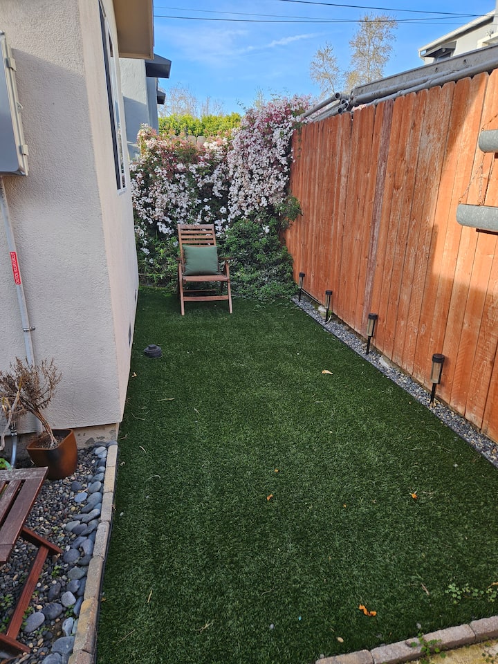 Cozy Glendale/ Silverlake Home, In Quiet Street - Burbank, CA