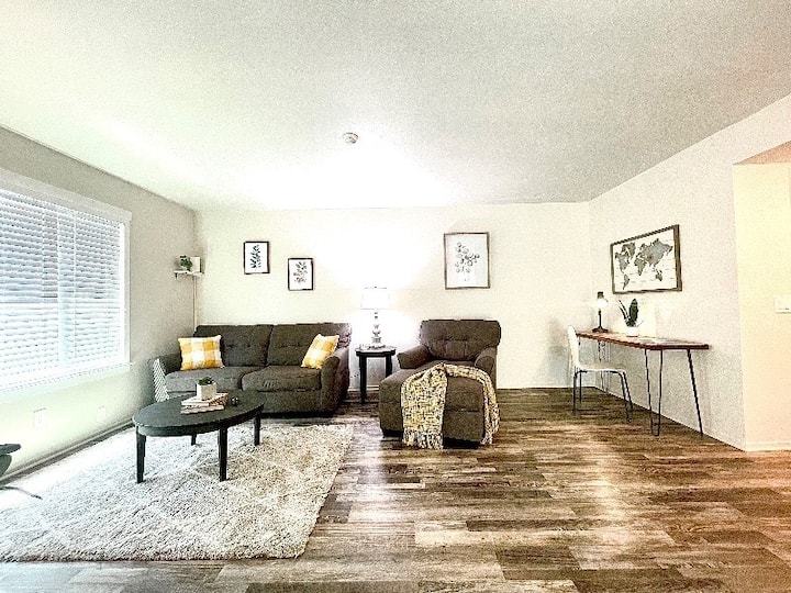 New! Remodeled Apartment Unit 3 In Safe Location - Santa Rosa, CA