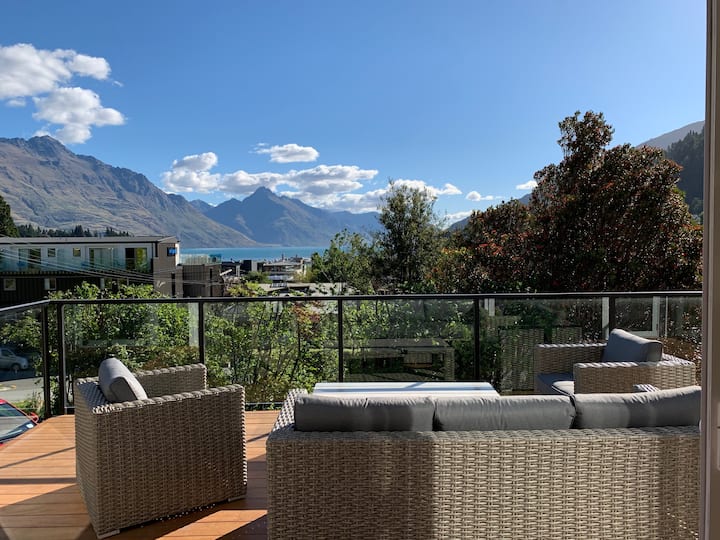 Spectacular Views & Central Location! - Queenstown
