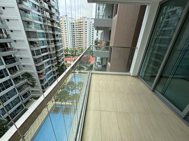 Condo 2 Bedders- Opp Punggol Mrt - Singapur