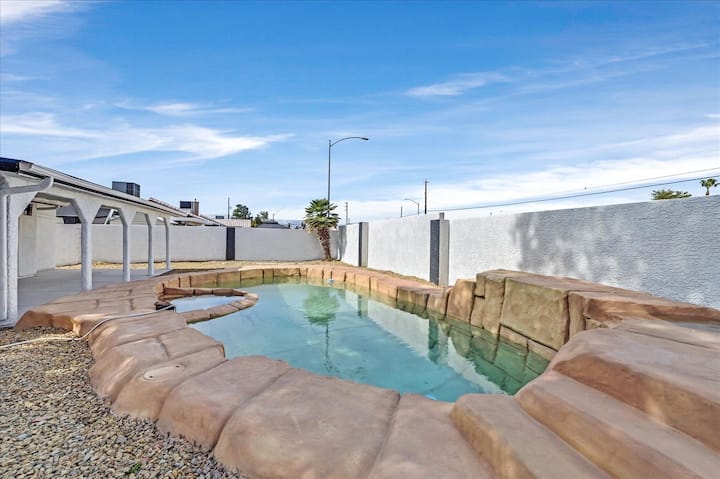 Vegas Jackpot: With Pool & Spa - North Las Vegas, NV