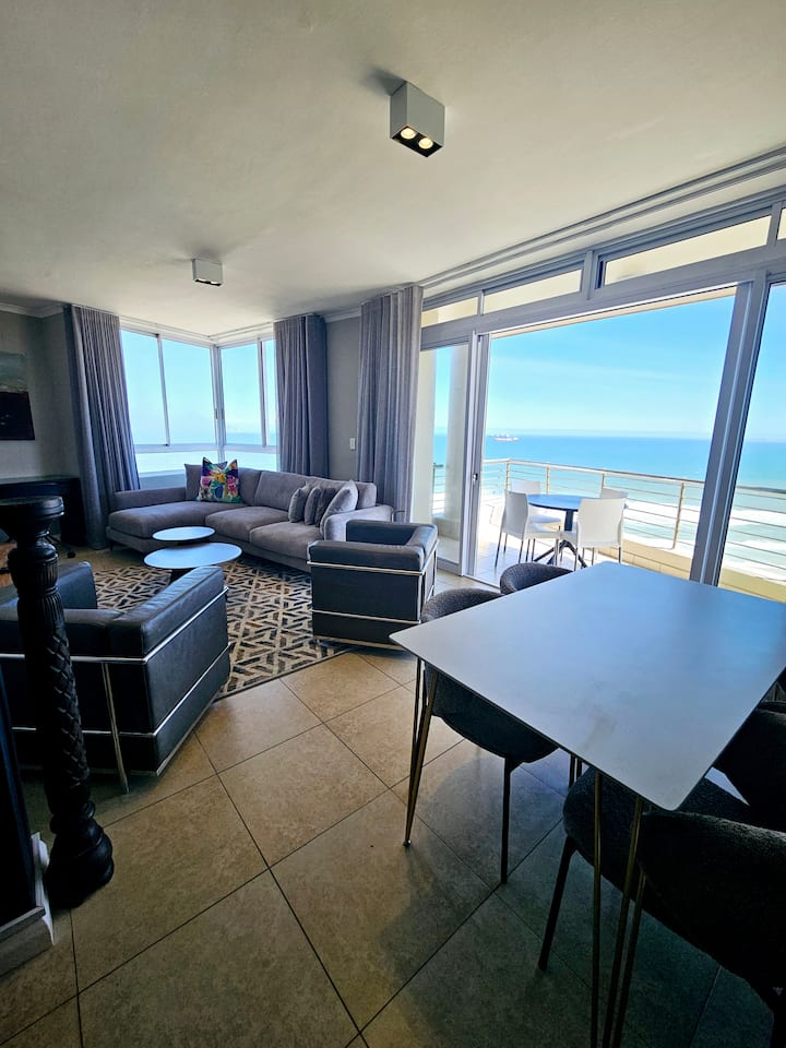 Luxurious Beachfront Apartment - Cape Town