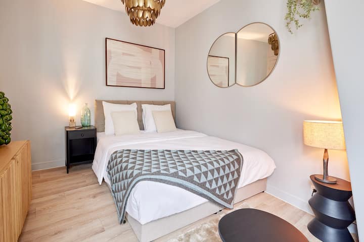 Small Studio In Père Lachaise - Paryż