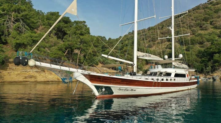 F405 - Fethiye'de 5kabin-12kişilik 37mt Lüks Gulet - Fethiye