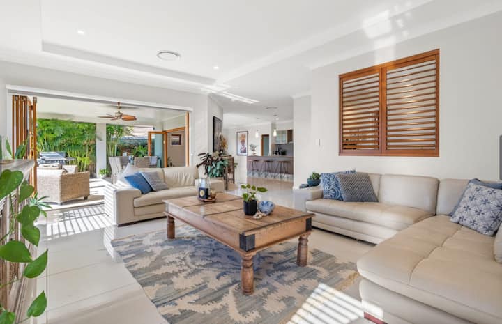Beautiful Luxe Home In Wollongbar - Lismore