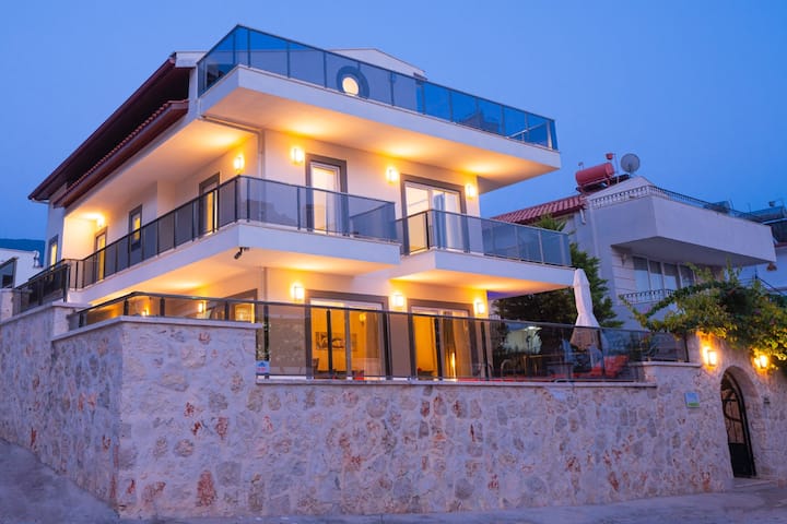 5 Bedroom Villa. Great Location - Kalkan