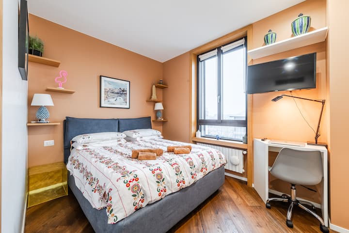 The Visionary Home [Navigli] -Just Above M2 Romolo - Milán