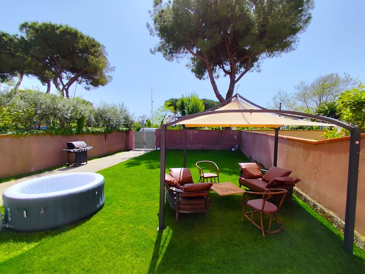 - Seafront Deluxe Home- [Private Jacuzzi & Garden] - Carrara