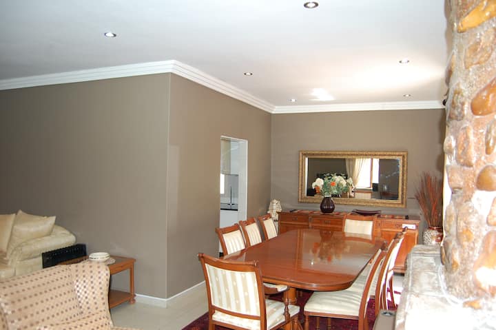 Kaydale Country Lodge Main House - Nigel