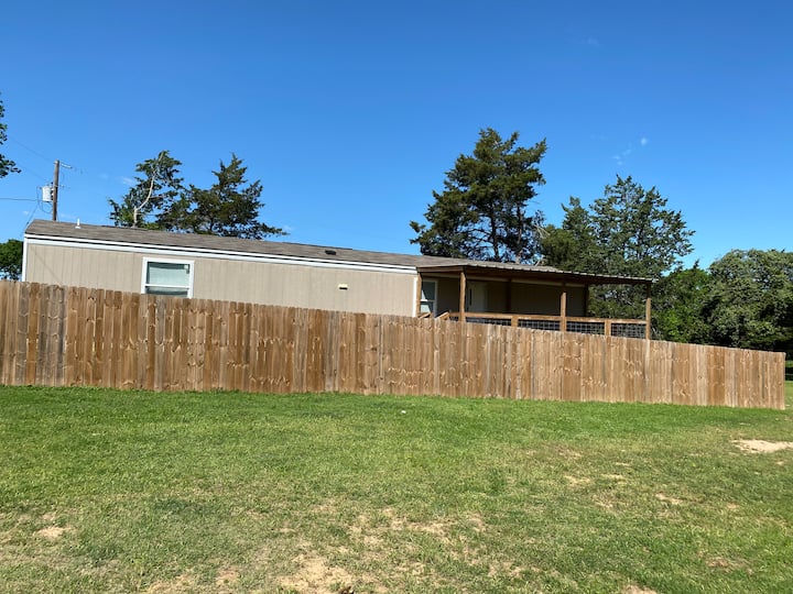 Country Guest House - Bastrop, TX