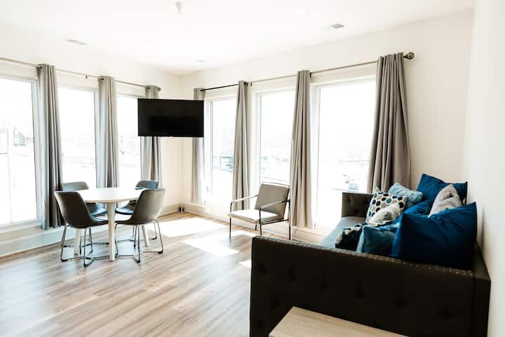 Large Corner Condo-skyline View - 10% Of All Stays - Nashville, TN