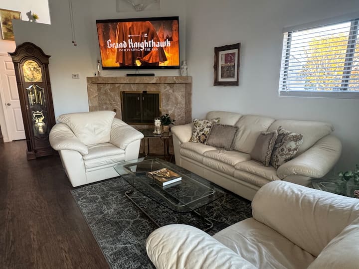 Lovely, Open Floor Townhouse In Perfect Location - Palm Desert, CA