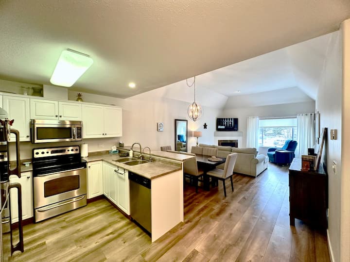 Riverside Revive On The Water! - Sicamous