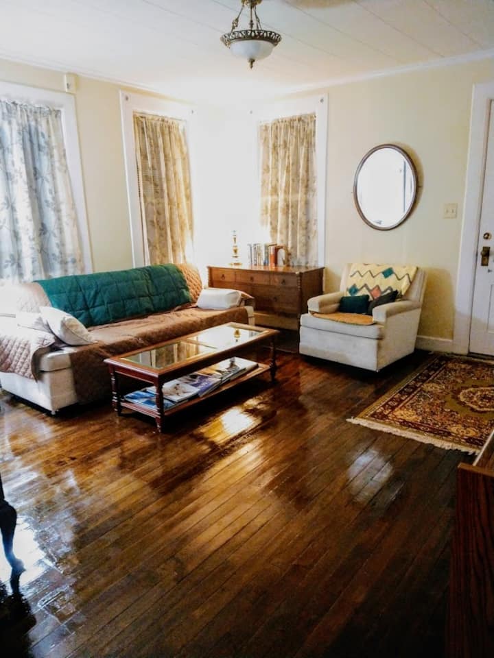 Peaceful, Cozy "Country" Home. - Binghamton, NY