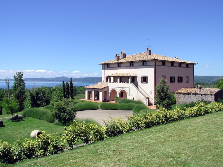 Charme E Eleganza Vista Lago - Bolsena