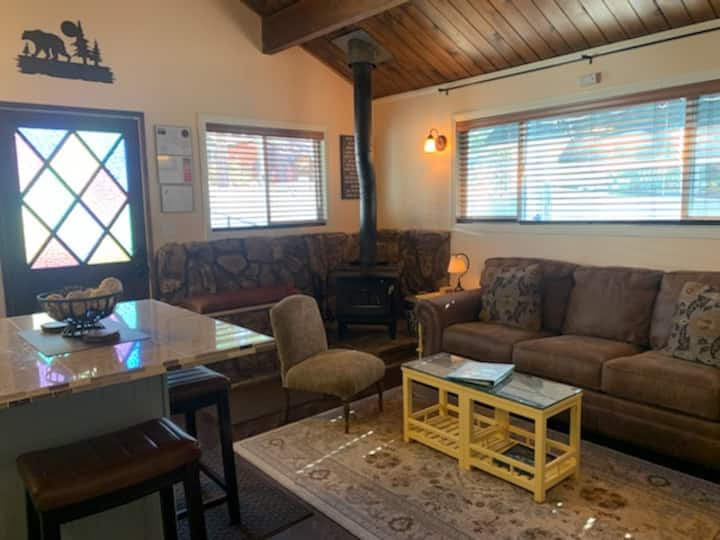 The Gingerbread Cottage - Big Bear Lake, CA