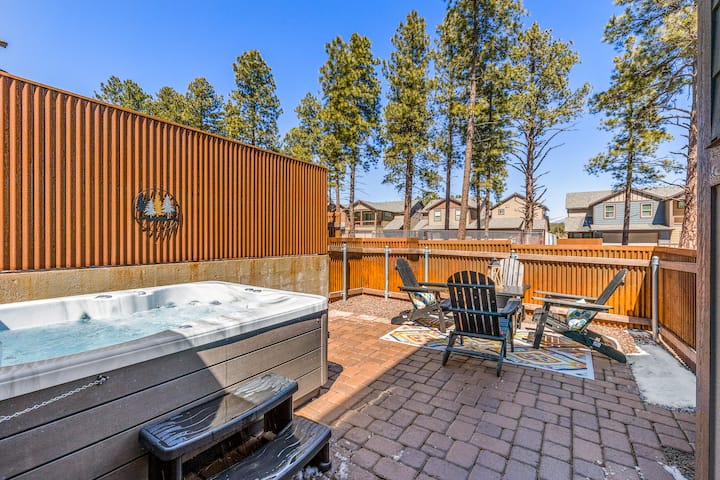 Woody Mtn Retreat: 4 Bedrm & 2.5 Bath W Hot Tub - Flagstaff, AZ