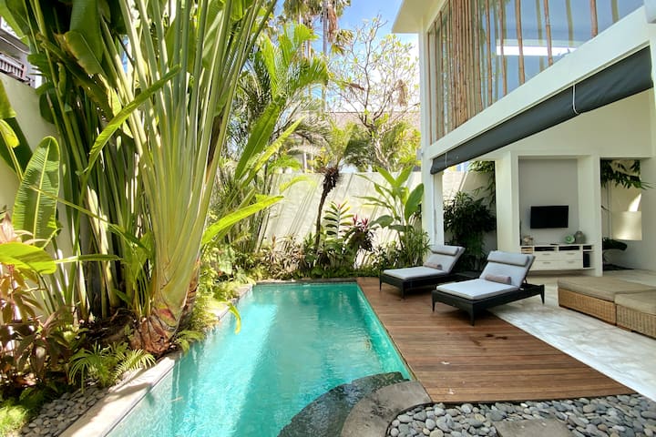Modern Villa In Seminyak, 5 Bedrooms With 2 Pools - Seminyak