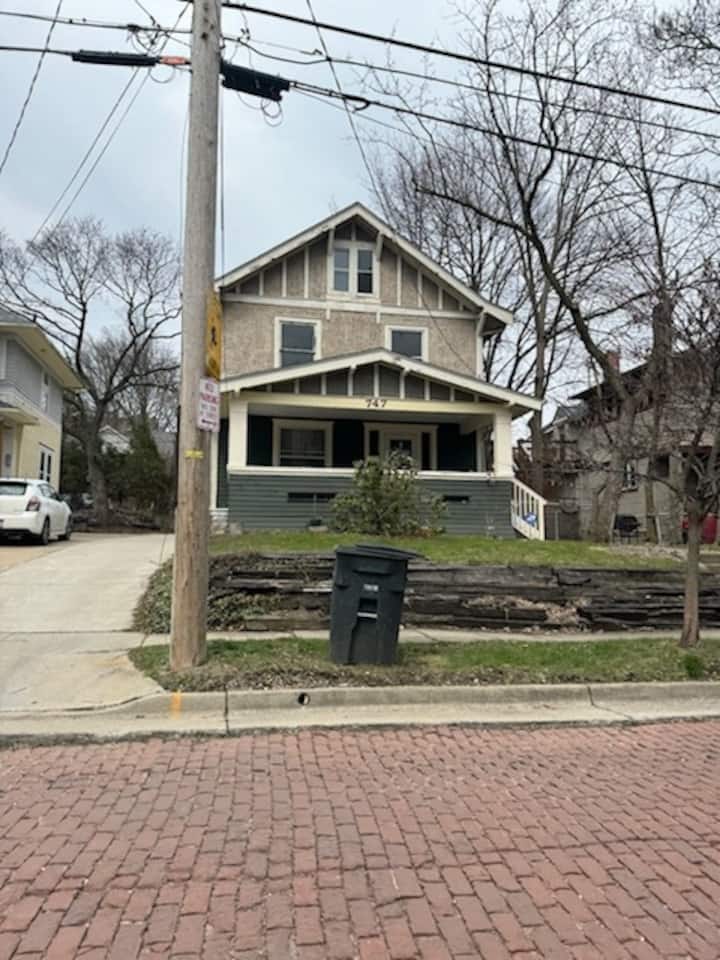 Highland Square House - University of Akron, Akron
