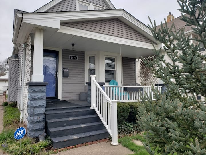 Waldengate- A Cleveland Bungalow - Parma, OH