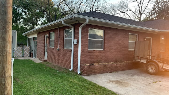 Cute Studio Close To Downtown - Mount Pleasant, TX