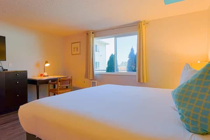 Premium King Room With Jetted - Seaside, OR
