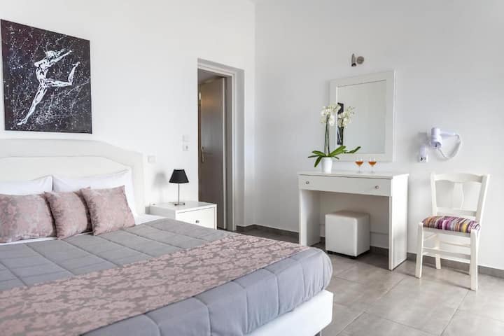 Aigli Villa Double Room - Santorini