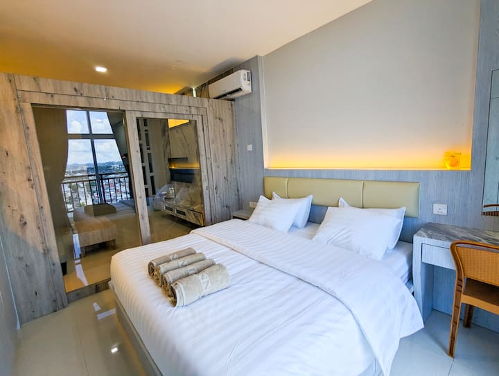 Lovina Spacious Studio With Pool & Gym At Nagoya - Lubuk Baja